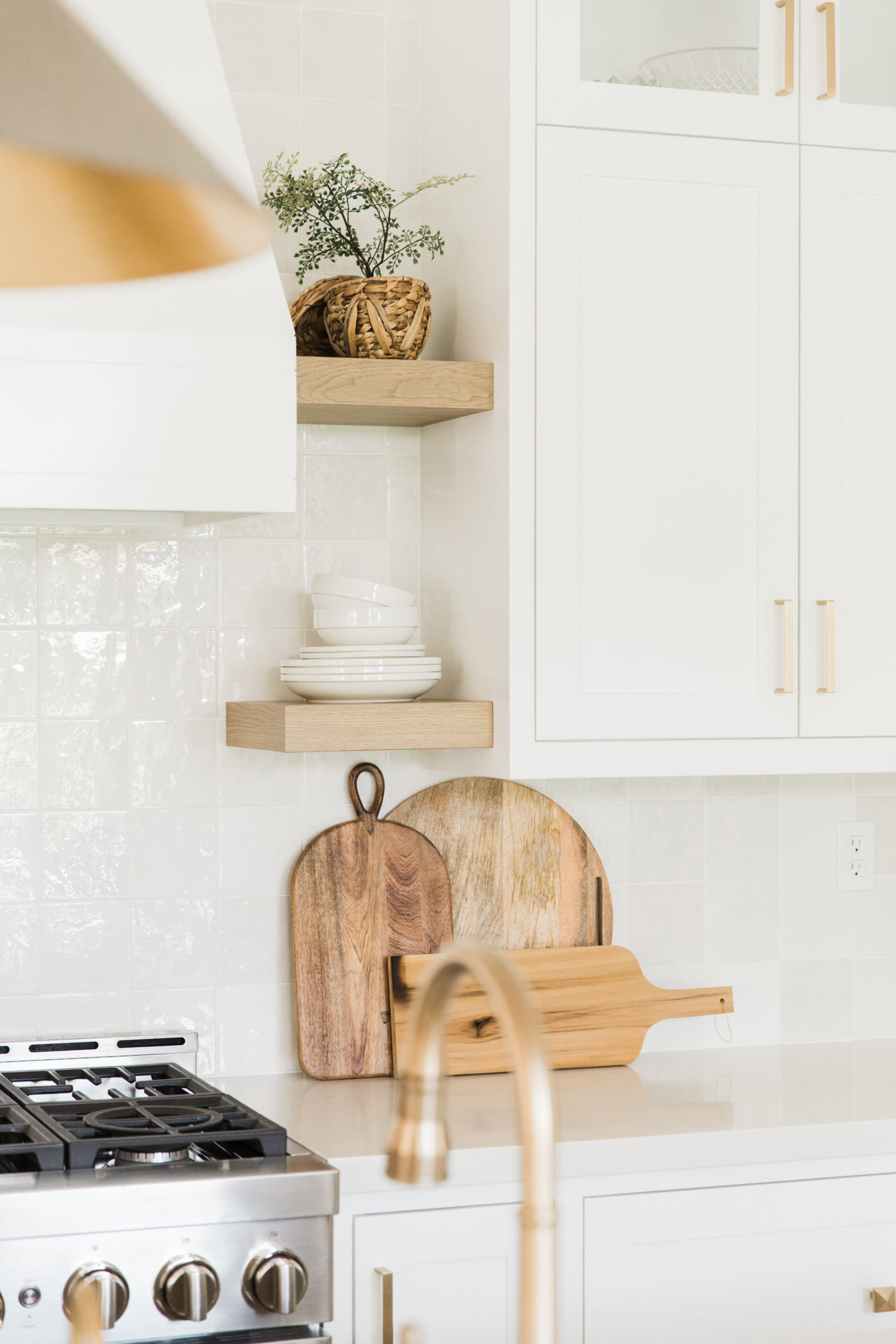 How To Style Floating Shelves Like a Designer - rebeccarollinsinteriors.com