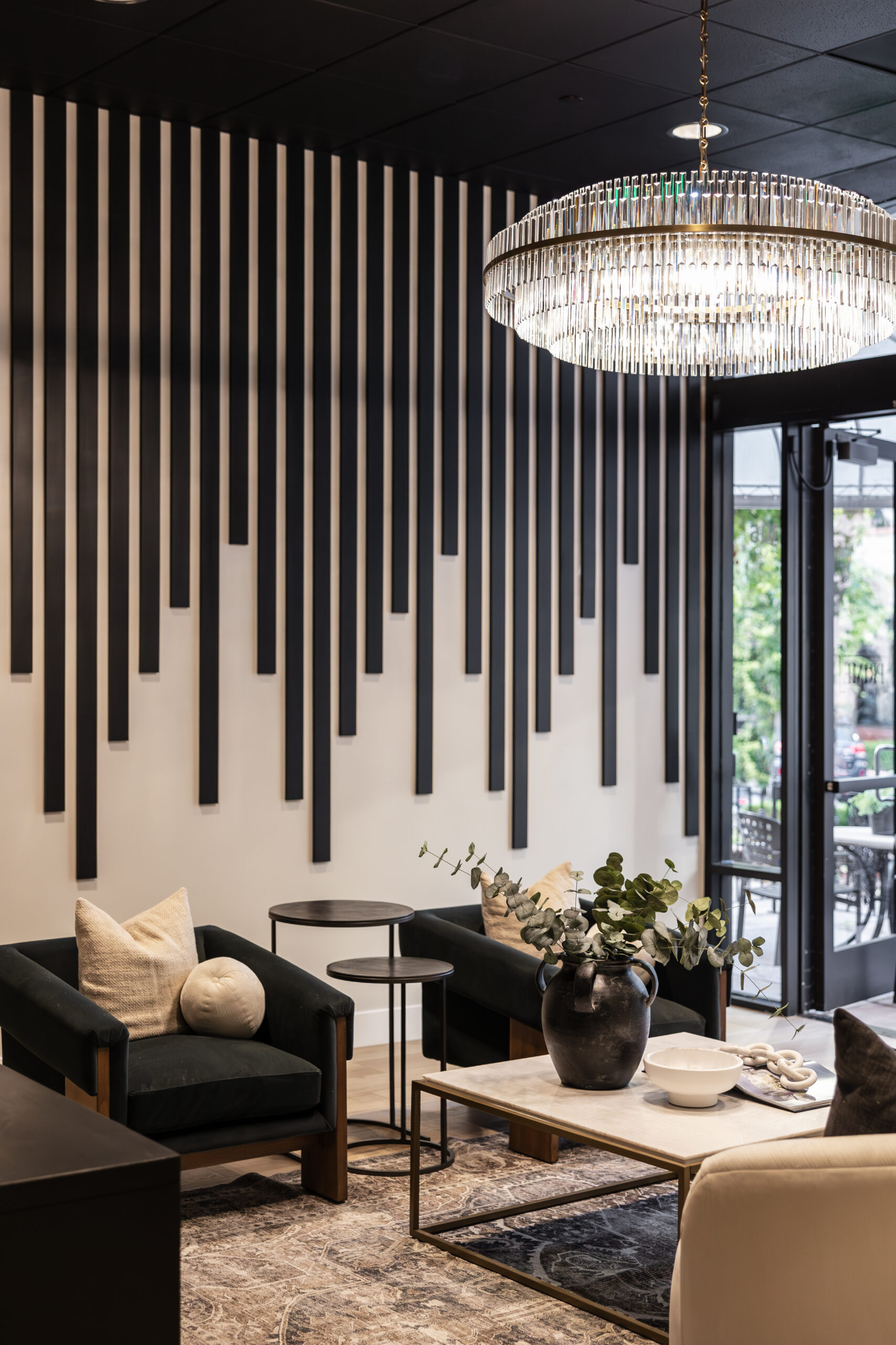 Design Dilemma: Empty Walls - rebeccarollinsinteriors.com